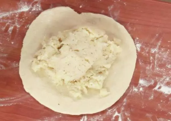 Pastel de prueba con relleno de queso de papa.