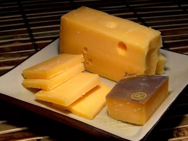 Pai Bawang: Resipi Perancis klasik, membalikkan, versi lazat dengan Brenches and Cheese