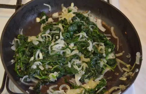 Spinach with bow