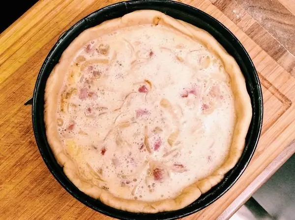 Raw Pie ​​with onions and Breast
