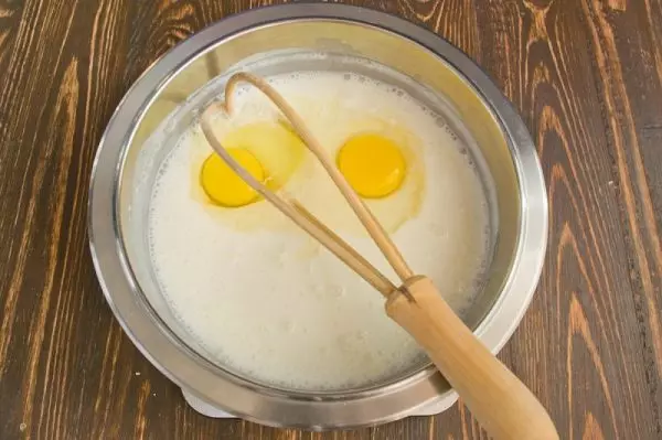 Крема и јаја