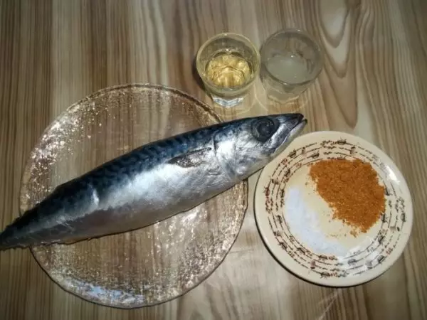 Mackerel di dalam ketuhar dalam foil: resipi untuk ikan panggang yang lazat dengan foto dan video