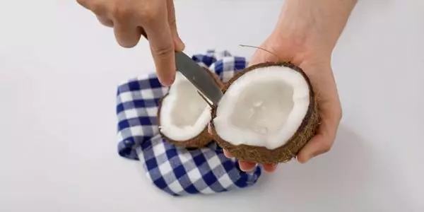 Odstranjevanje noža kokosove pulpe