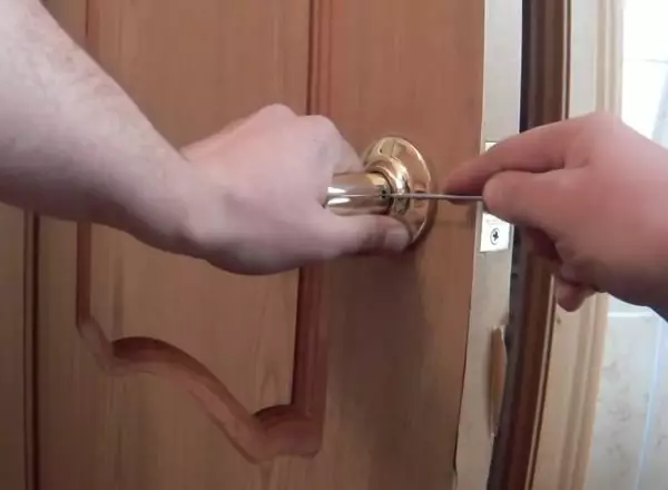 Dismantling Door Knob