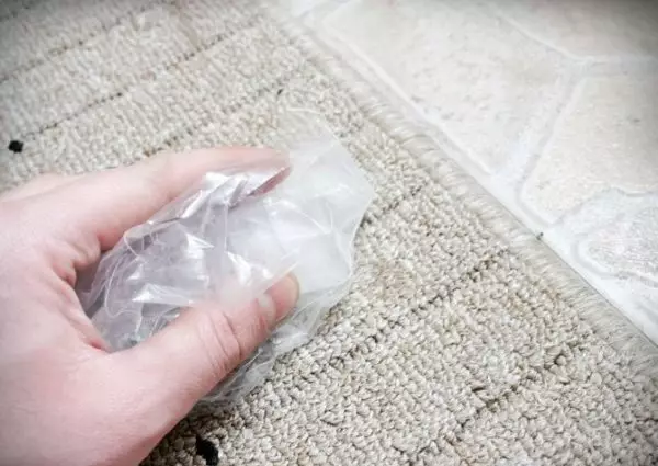 Pašalinkite vašką su ledo kilimu