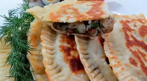 Chebureks կարտոֆիլով եւ սնկով