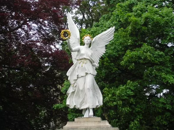 Statue af gudinde nicky