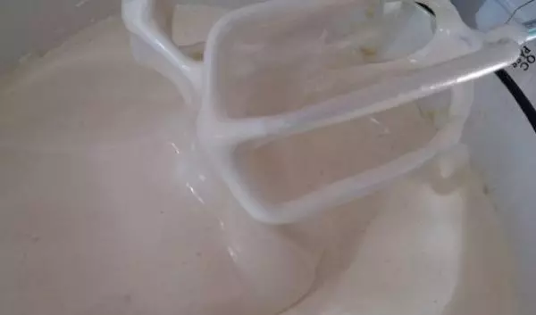 Etxeko udaberriko marshmallow prestatzea