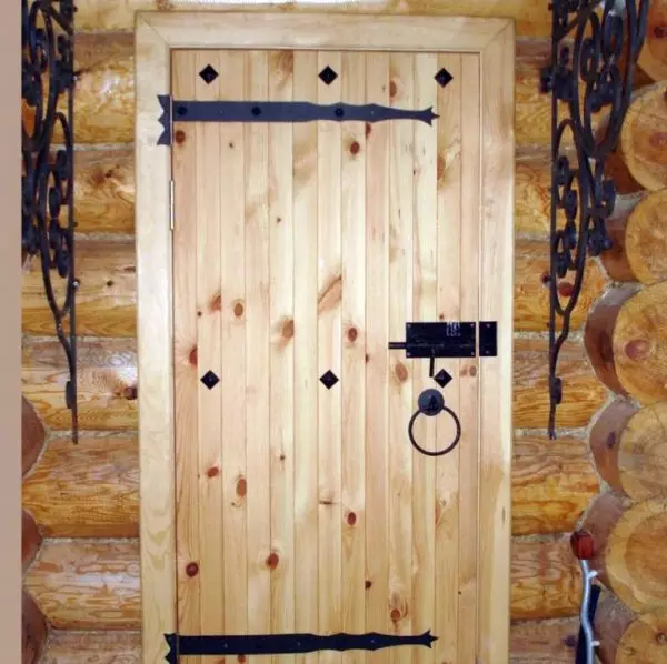 Portes de fusta de fusta (incloent Dacha): varietats, dispositius, components, característiques d'instal·lació i operació