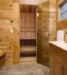 Połączenie szkła i drewna w wannie