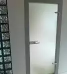 Непрозирна стаклена врата