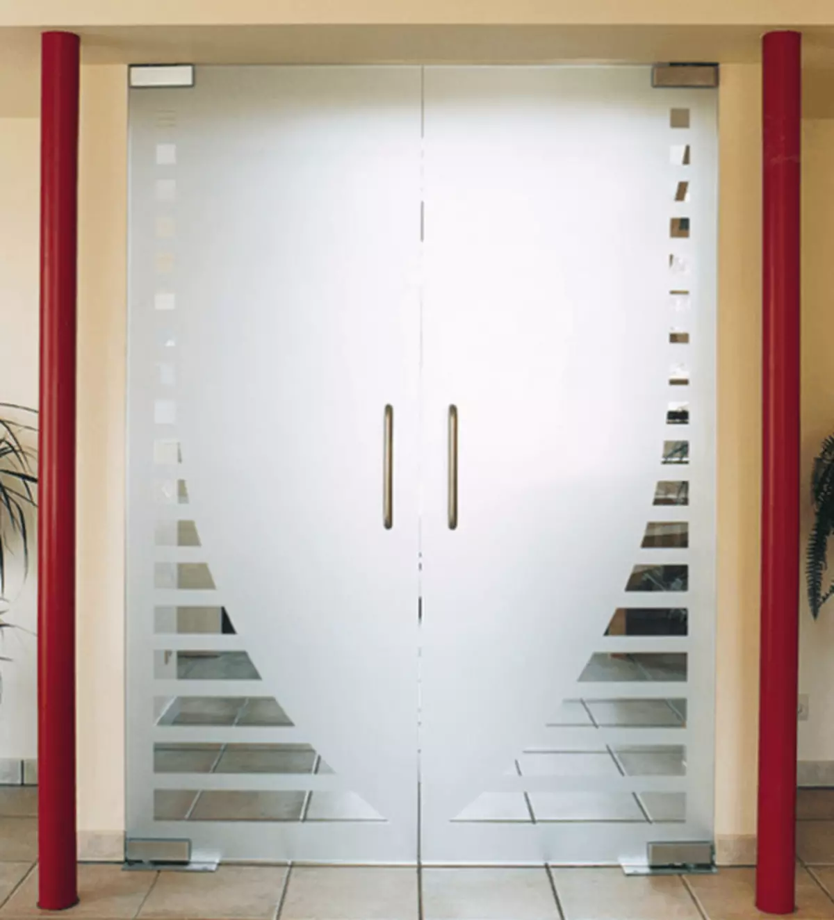 Szklane drzwi w korytarzu