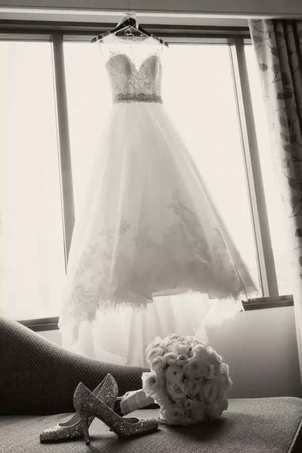 Robe de mariée sur le cintre