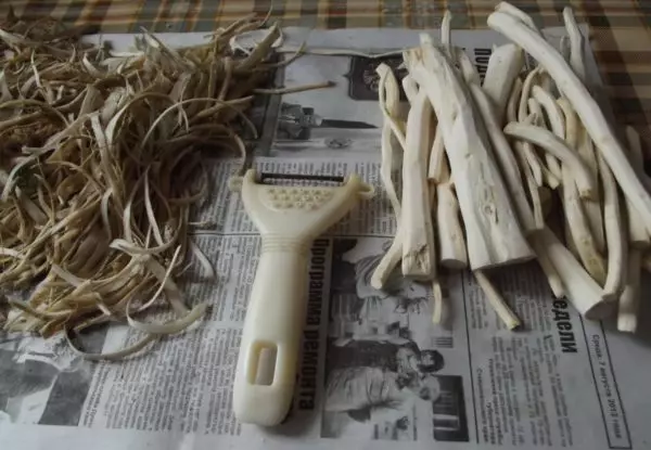 Arıtılmış Horseradish, Konut Şeritleri ve Bir Gazete'de Yaprak Temizleme Ekipmanları