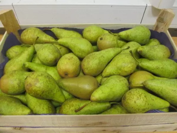 Pears a cikin aljihun tebur