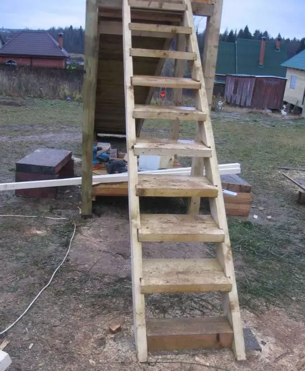 Cầu thang trượt gỗ