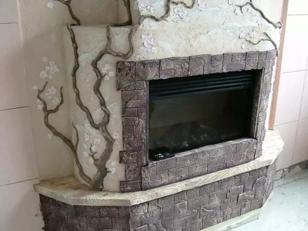 Finition d'un plâtre décoratif de cheminée et de pierre naturelle