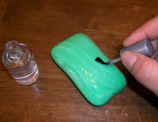 Man Paints Soap Transparent lak