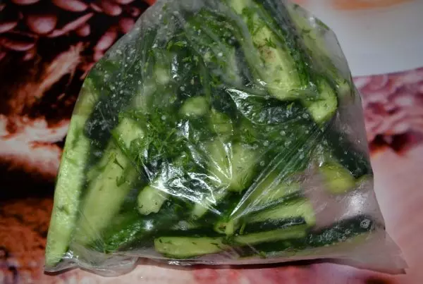 Kunshin tare da cucumbers
