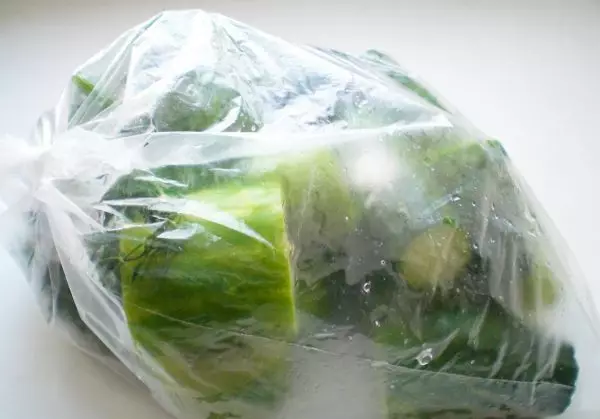 Cucumbers mune yakasungwa package