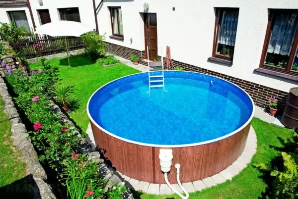 Piscina resistente á xeada