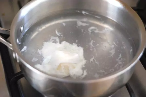 Proces gotowania jajka-pasa