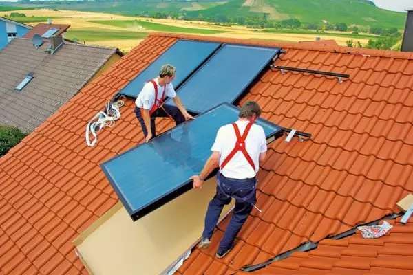 Инсталирайте колектор на покрив на обхвата