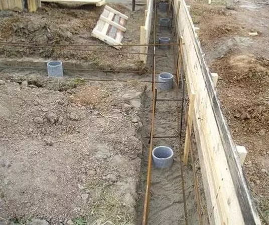 Concrete կույտերի պատրաստում ցանկապատի համար
