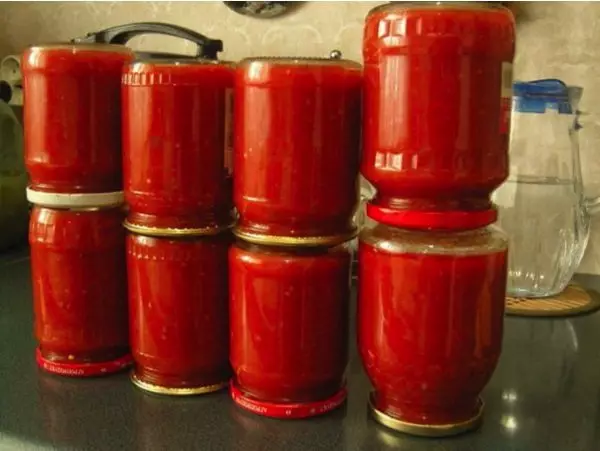 Banks with ready-made ketchup