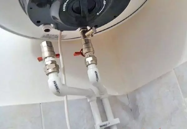 Metal plastic taps for connecting a boiler