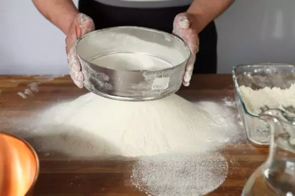 Sifting Plour 큰 체