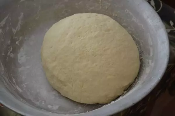 dough នៅលើទឹករ៉ែធម្មជាតិនិងវ៉ដូកា