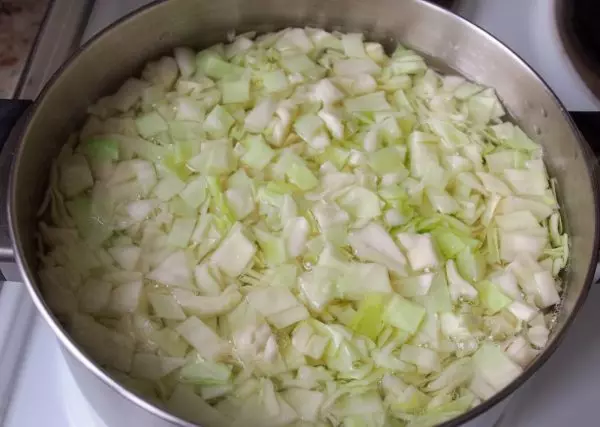 白菜在沸水中