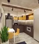 Piante d'appartamento all'interno del loft in cucina
