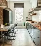 Dapur sempit dalam gaya loteng