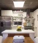 Cucina pratica in stile loft in una piccola casa
