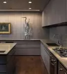 Сіро-коричневі меблі на кухні мінімалізм