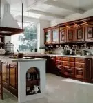 Braun-weiße klassische italienische Möbel