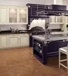 Helle italienische Möbel in der Küche