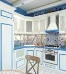 Valge-sinine Vahemere köögi disain