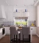 Հարմարավետ խոհանոց `միջերկրածովյան ինտերիերով սպիտակ գույնով