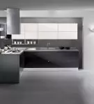 Interior de la cuina d'alta tecnologia en tons grisos