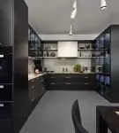 Zoning Una cuina-sala d'estar amb un armari d'alta tecnologia