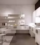 Світла меблі на кухні з оформленням хай-тек