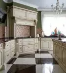 Kuchyně s mozaikou zástěry