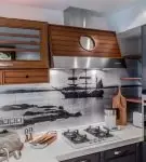 Фартух з малюнком в морському стилі на кухні