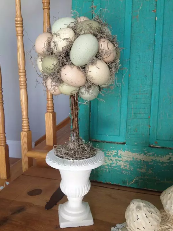 Topiary עם ביצים