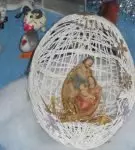 Православна статуетка в яйці з ниток
