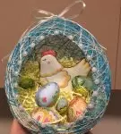 Sepet içinde tavuk ve yumurta