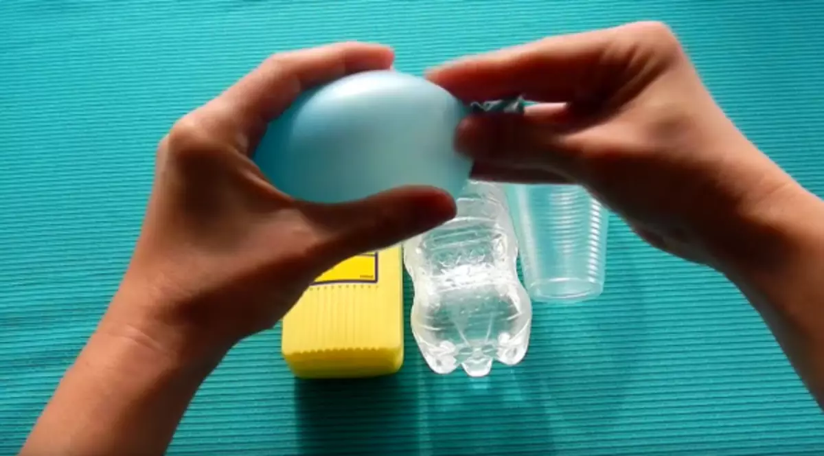 איך לעשות ביצה פסחא מ כדור וחוט: שלב 1